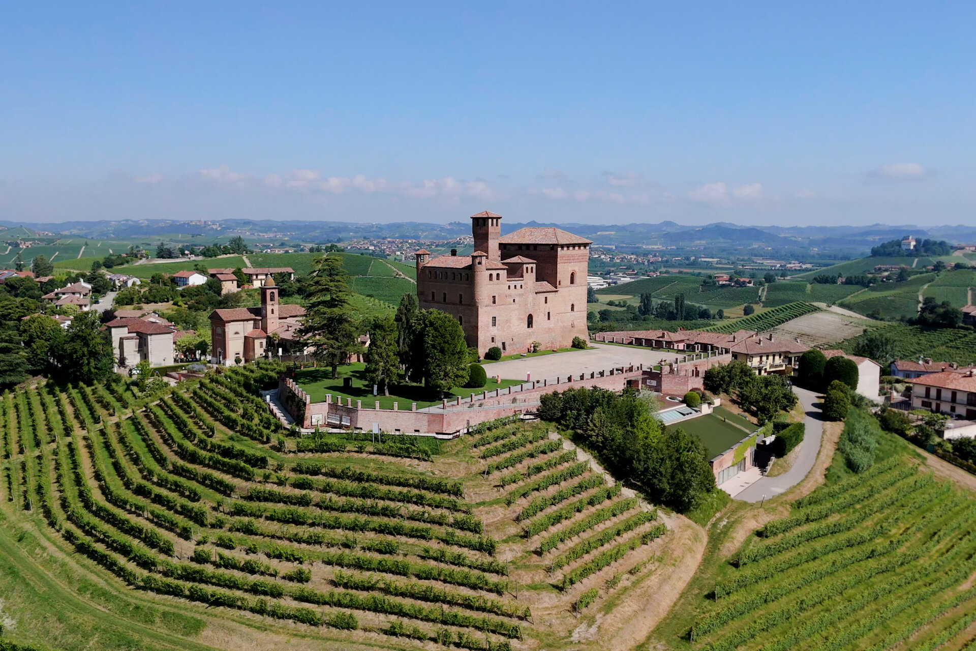 Grinzane Cavour: tra storia, vino e il castello di Cavour